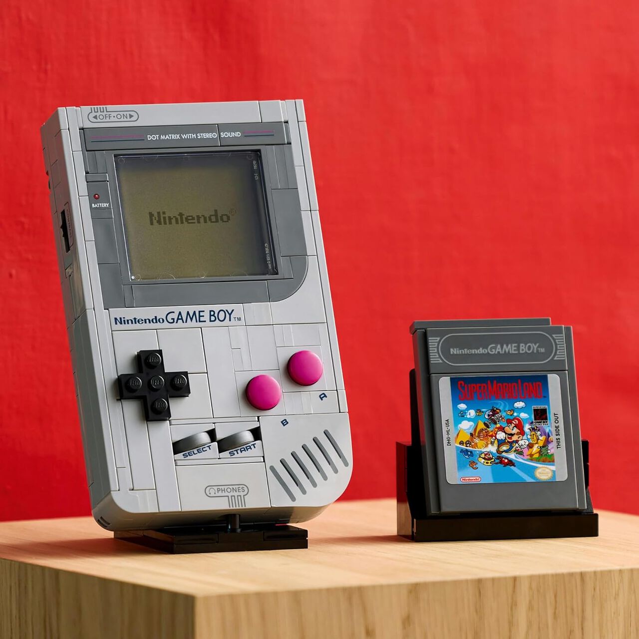 『レゴ（LEGO）Game Boy』の再予約が受付中。10/1発売、初代『ゲームボーイ』を1：1スケールで再現した大人向けレゴセット（カセット2本付き） - 電撃オンライン