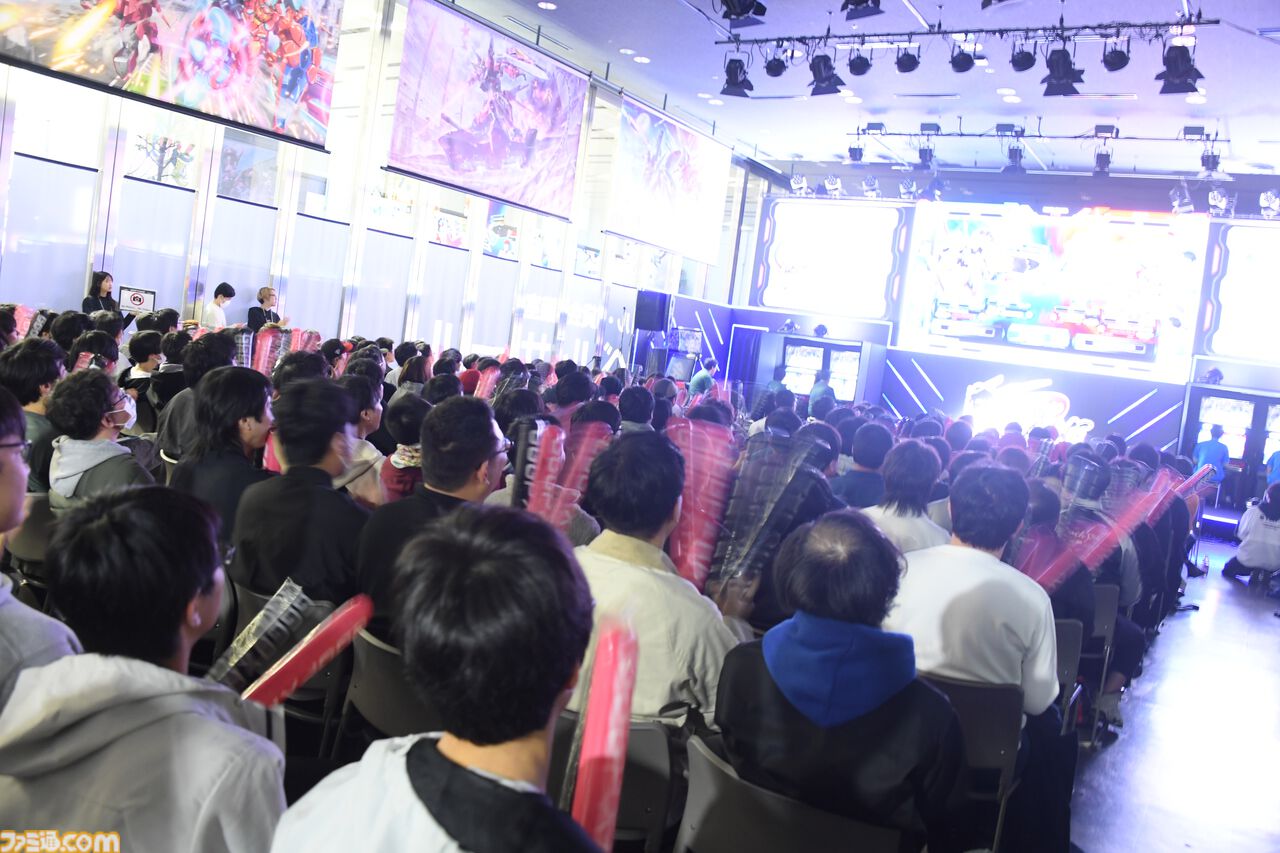 画像ページ (10/24) 『機動戦士ガンダム EXVS.2 IB』スーパープレイ続出で会場大熱狂！ 極限の攻防で観客を歓喜の渦に巻き込んだ ...
